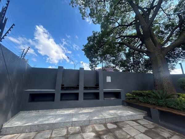 Modern City Escape 5min From Rosebank Mall Fast Wifiparkingpoolcinema - Johannesburg