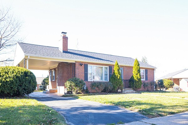 Rare Find, Pet Friendly, W/parking, Ev Charger, Fitness, Game Rm, Safe & Quiet - Frederick, MD