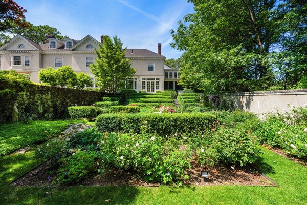 Luxury Boston Estate W/ Heated Pool (Sleeps 18) - Brandeis University, Waltham