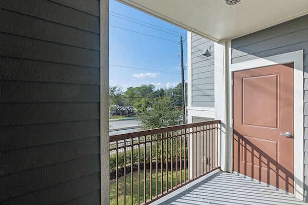 Cullen 8206 I New Construction Bd Apt I Gated - Pearland, TX