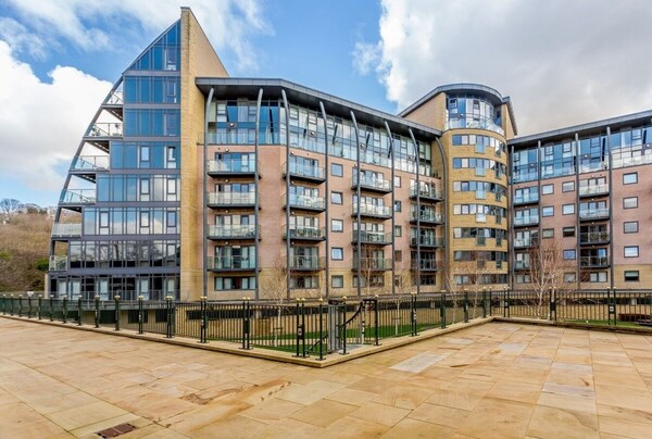 This Serviced Apartment Is A 1 Bedroom(s), 1 Bathrooms, Located In Shipley, England. - Thornbury - Bradford