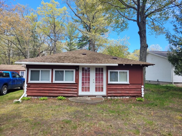 New!  Chappy's Cabin - Very Cute, Comfy, And Traditional! - Oscoda, MI