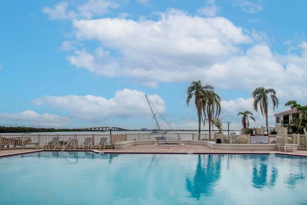 No Shoes, No Shirt, No Problems Living The Florida Life - St. Petersburg, FL
