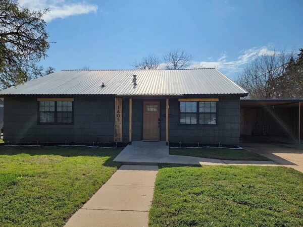 Retro Game Room - Highland Home - Brownwood, TX