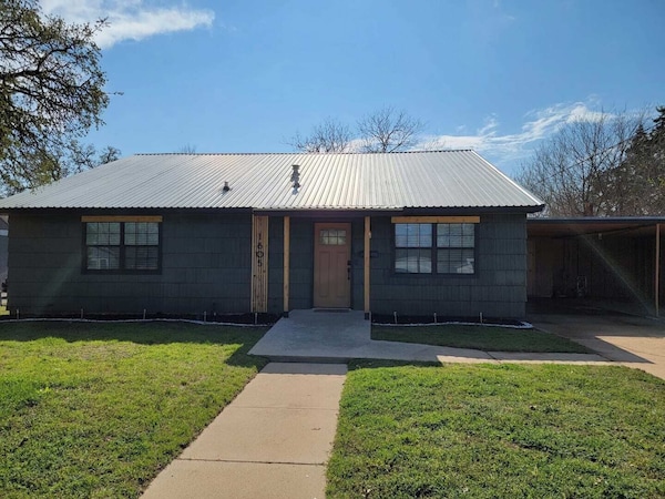 Retro Game Room - Highland Home - Brownwood, TX