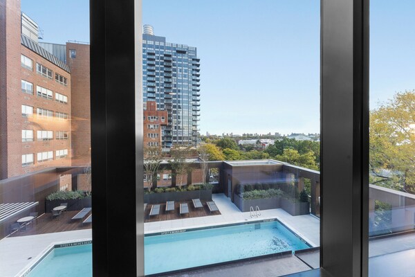 Brooklyn Serenity: Luxe Comfort With Top Amenities - Brooklyn, NY