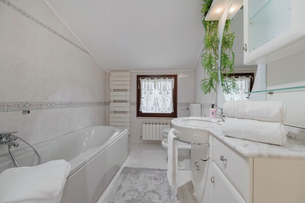 Iaio's Home - Design Home, Netflix & Wi-fi - Nova Gorica