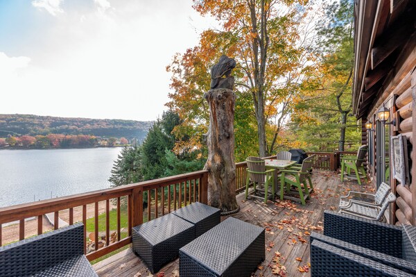 New! The Treehouse: Lakefront, Hot Tub, Dock, Fire Pit! - Deep Creek Lake, MD
