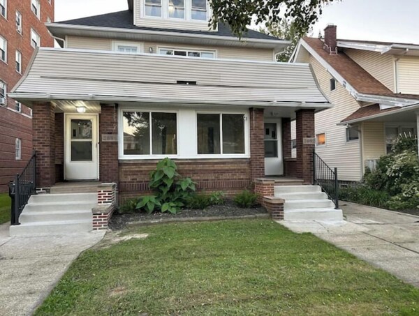 Shaker Ohio Contemporary Home!\n\n - Northfield, OH