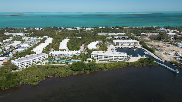 Resort-style Living At Mariner's Club Steps From Pools, Marina, & Ocean Views! - Key Largo, FL