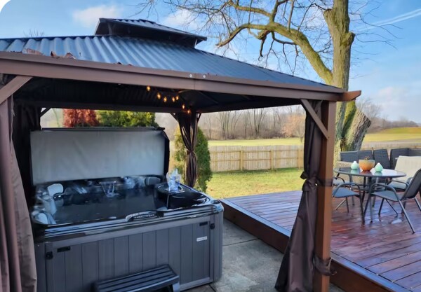 Couples Getaway - Guesthouse/ In-law Suite With Jacuzzi/sauna/pool - Indiana (State)