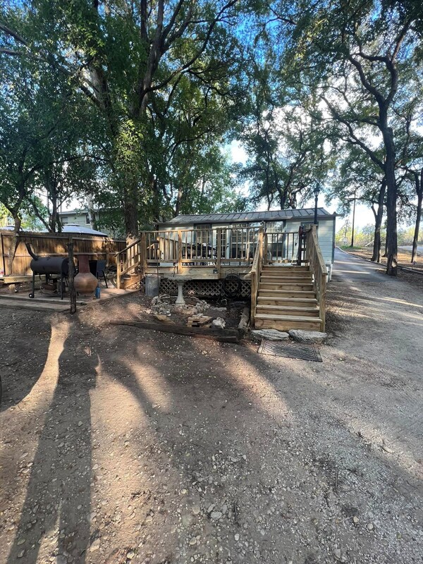 Reel Haus, Charming Cottage On Lake Dunlap, Heated  Pool And River Access - Texas