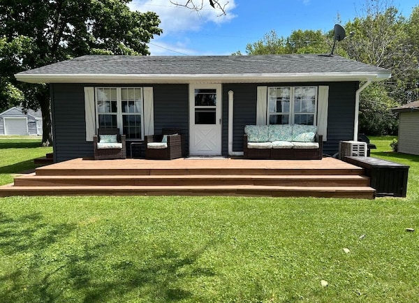 Lake Front Retreat On Blue Bill Bay - Sackets Harbor, NY