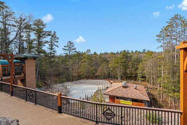 Riverside Retreat, Luxury 14 Ft Ceiling, Ground Fl - Wisconsin Dells, WI