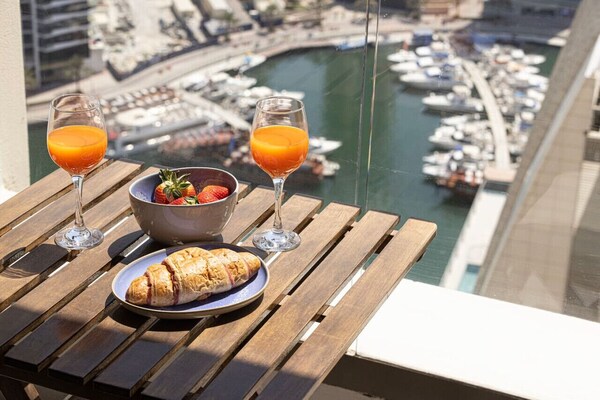 Luxury Beachfront 2 Bd Apartment, Shams, Jbr - Dubai