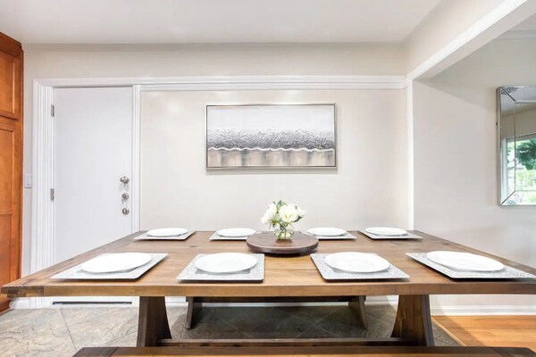 Luxury Modern Retreat! Close To Disney!\n\n - Tustin, CA