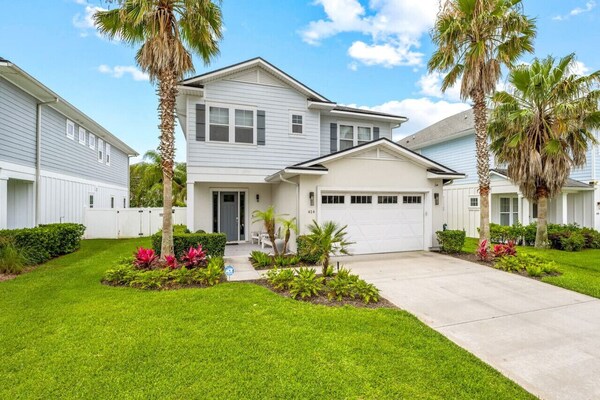 Luxurious Beachside Pool Retreat - Jacksonville Beach, FL