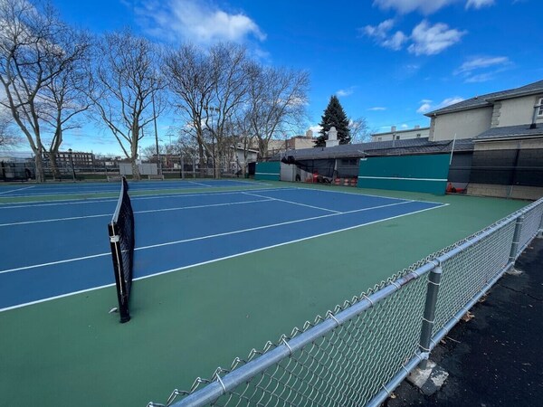 Ultra Spacious Penthouse - Apt 2 & 3 Combo -15 Mins From Nyc - Manhattan, NY