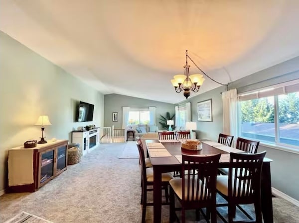 Gold Beachs Favorite Family Friendly Two-story Home With Ocean Views. - Gold Beach, OR