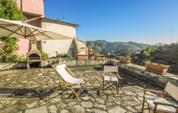 Amazing Home In Carnea With Wifi - La Spezia