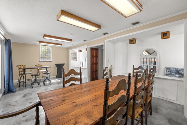 The Locke Inn Suites - Stay In Dade City's Historic Former Jailhouse! - Dade City, FL