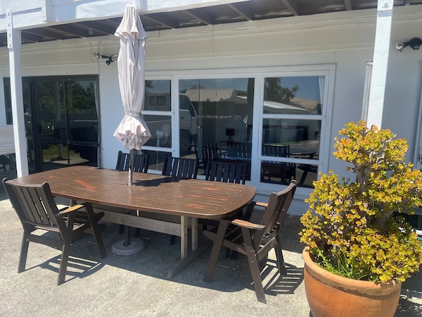 Sneezle Beezle Beach Apartment - Opononi