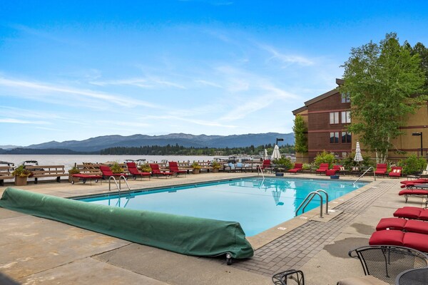New! Beach Life - Crystal Beach - Lakefront - Beach - Seasonal Pool - Ross Lake, McCall