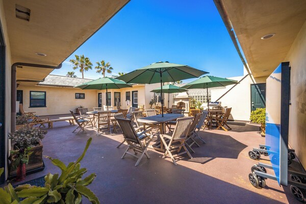 Connected Apartments Next To Boardwalk/balboa Pier - Newport Beach, CA
