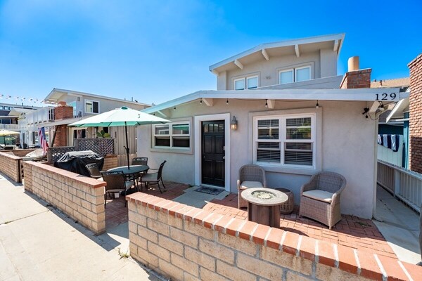 Charming Beach Home On 45th St. Steps To The Beach - Newport Beach, CA