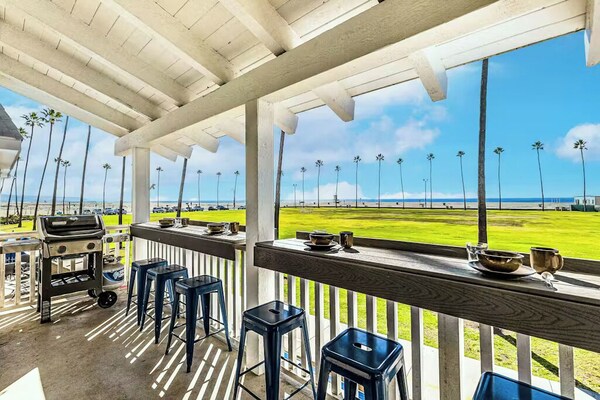 **Oceanfront Oasis In Newport Beach  Steps To Balboa Park, Pier, And The Fun Zone!** - Newport Beach, CA
