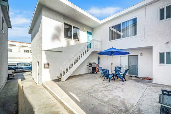 Charming Home Just Steps From The Beach  2-bedroom, Private Back Patio, & Free Wifi - Newport Beach, CA
