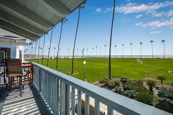 Condo In Newport Beach With Private Balcony And Ideal Location By The Pier - Newport