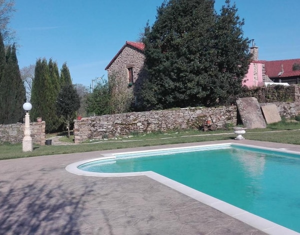 Country House 'Os Vilares Li' With Shared Pool, Private Terrace And Wi-fi - Santiago de Compostela