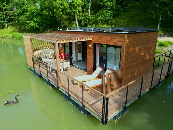 Hausboot 'L'õdacieuse : éColodge Flottant Et Unique' Mit Seeblick, Privater Terrasse Und Klimaanlage - Département Marne