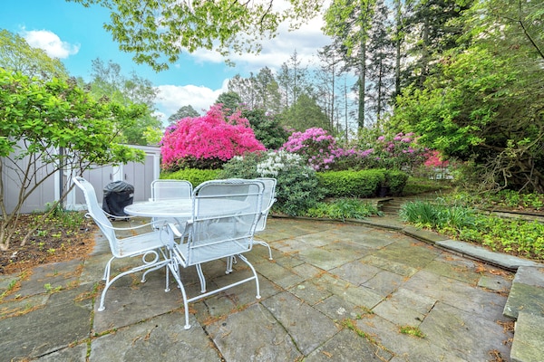 The Gardens - Lily - Walking Distance To Douglas Beach - Holland, MI