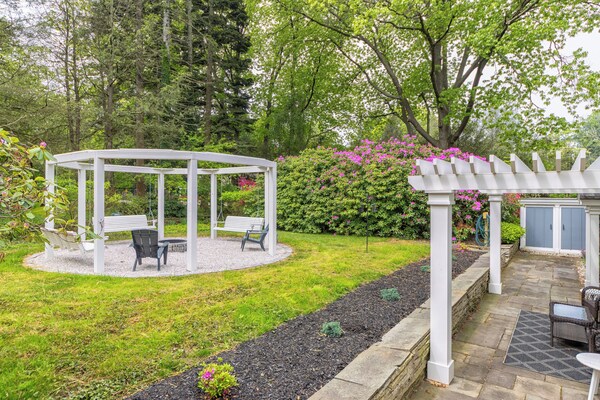 The Gardens - Azalea - Walking Distance To Douglas Beach - Private Hot Tub - Holland
