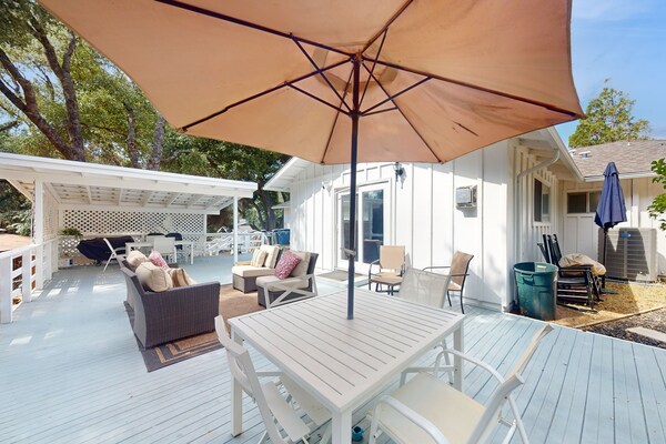 Serene Home With Spacious Deck, Game Room, And Nearby Attractions - Oakhurst, CA