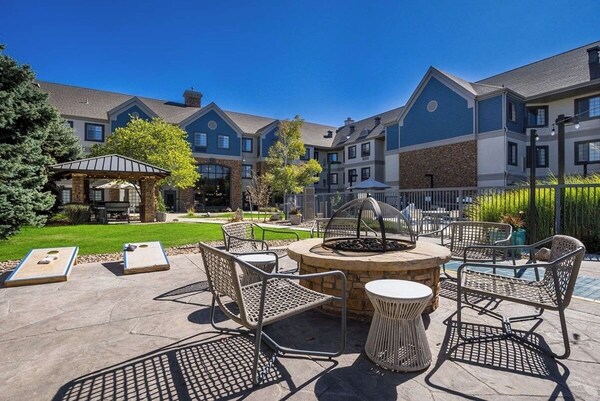 Welcoming Suite Perfect For Family Near Park Meadows | Free Breakfast - Highlands Ranch, CO