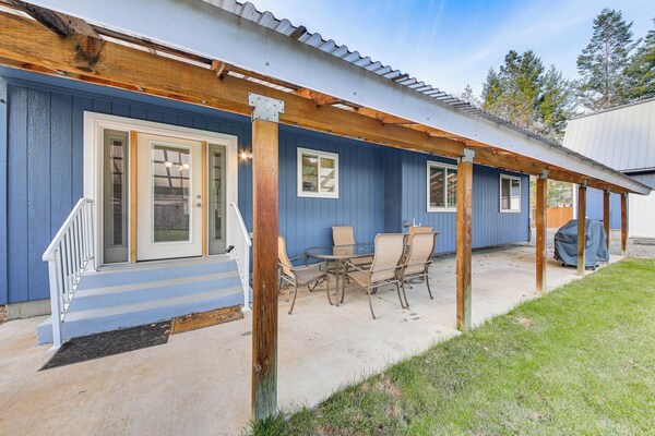8 Mi To Bonners Ferry: Quiet Getaway W\/ Patio - Bonners Ferry, ID