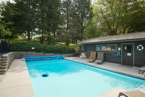 Leavenworth Retreat - Pet-friendly With Hot Tub And Mountain Views - Leavenworth, WA
