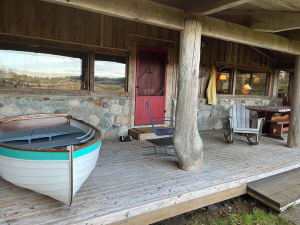 Cheerful Woodsy Cabin W Gas Fireplace, Sleeps 6. - Friday Harbor, WA