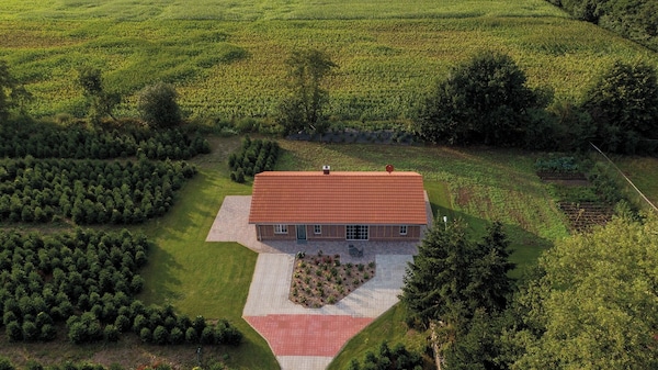 Ferienwohnung 'Wiesenfenster' Mit Gemeinschaftsterrasse, Gemeinschaftsgarten Und Wi-fi - Hude