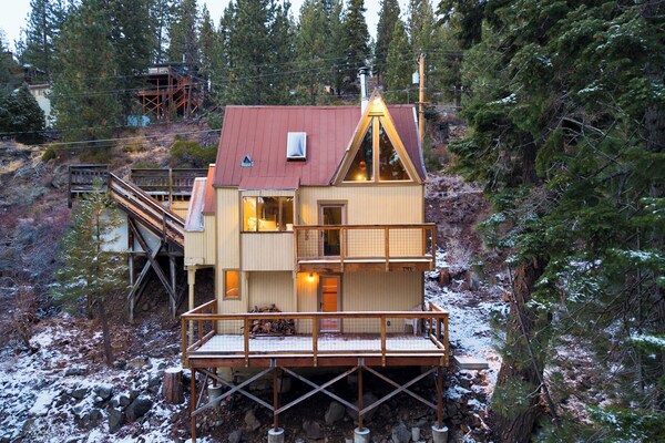 Jeffrey Pines | Lofted Cabin, Minutes To Lake | A-frame-inspired Design, Deck - Truckee, CA