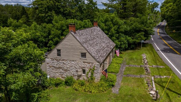 New: Luxe Historical Style In Stone Ridge. - New Paltz, NY