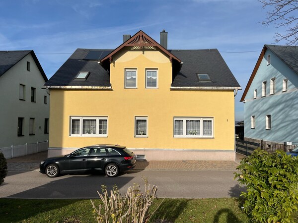 Modern Und Gemütlich Eingerichtete Neue Ferienwohnung Für 2 Personen + Kleinkind - Eibenstock