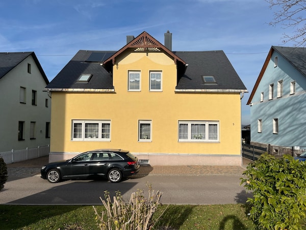 Modern Und Gemütlich Eingerichtete Neue Ferienwohnung Für 2 Personen + Kleinkind - Eibenstock