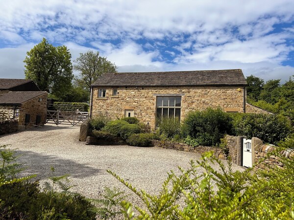 Charming Barn In Hope Valley - The Heart Of The Peak District.  Sleeps 7 - Edale