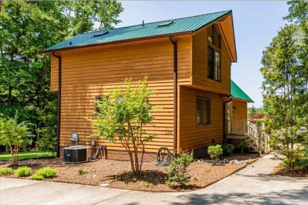 New! Lakeview, Charming 3br, Hot Tub, Firepit, Pet Friendly, Wifi - Lake Gaston
