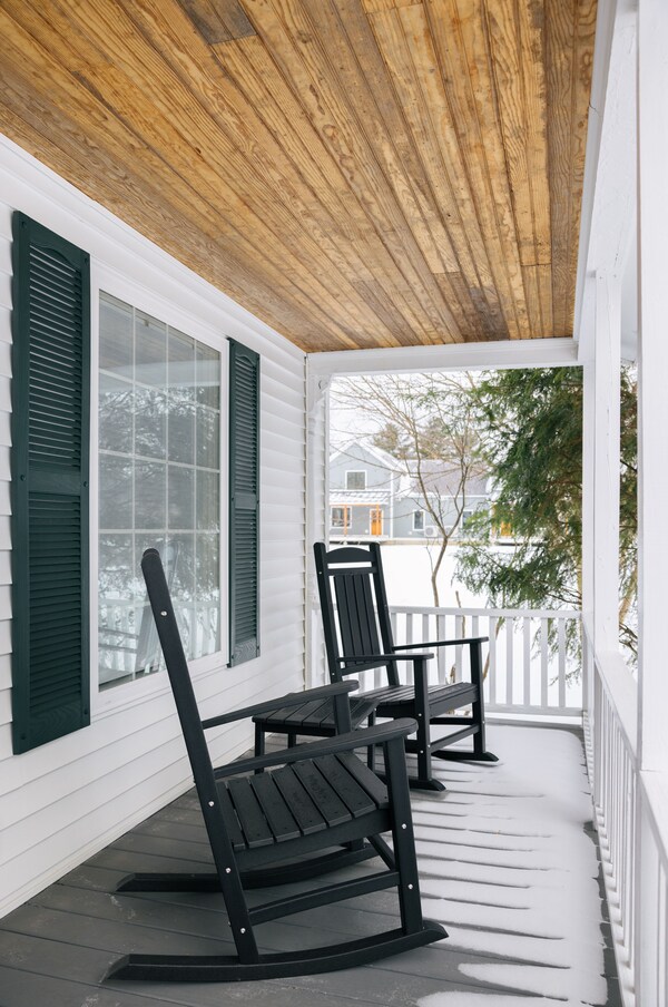This House Is A 4 Bedroom(s), 1.5 Bathrooms, Located In Manchester, Vt. - Manchester, VT