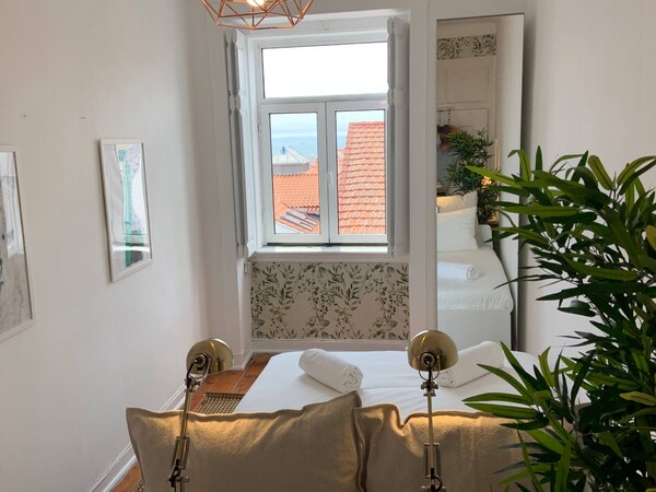 Charming 6 Bedroom Apartment W/ River View - Lisbon